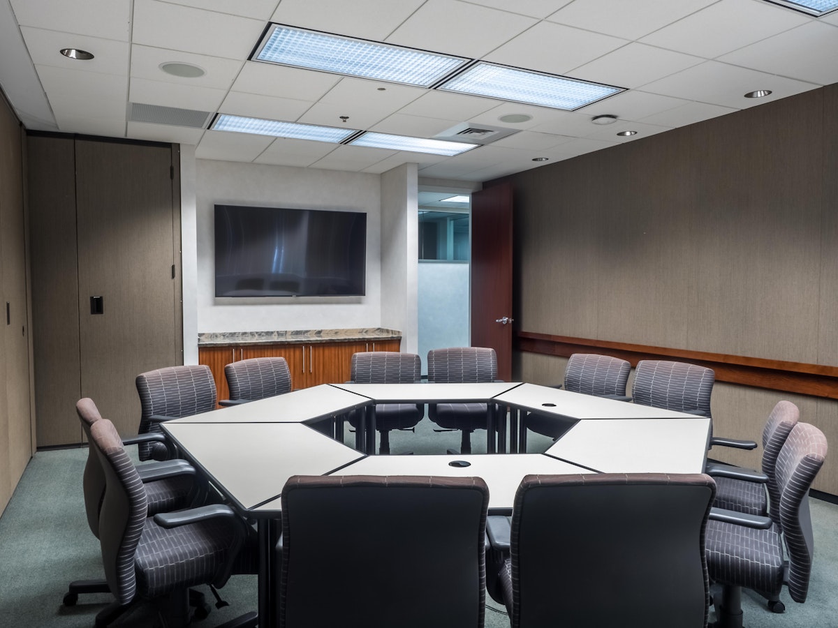 Compact Meeting Space | Smart Systems