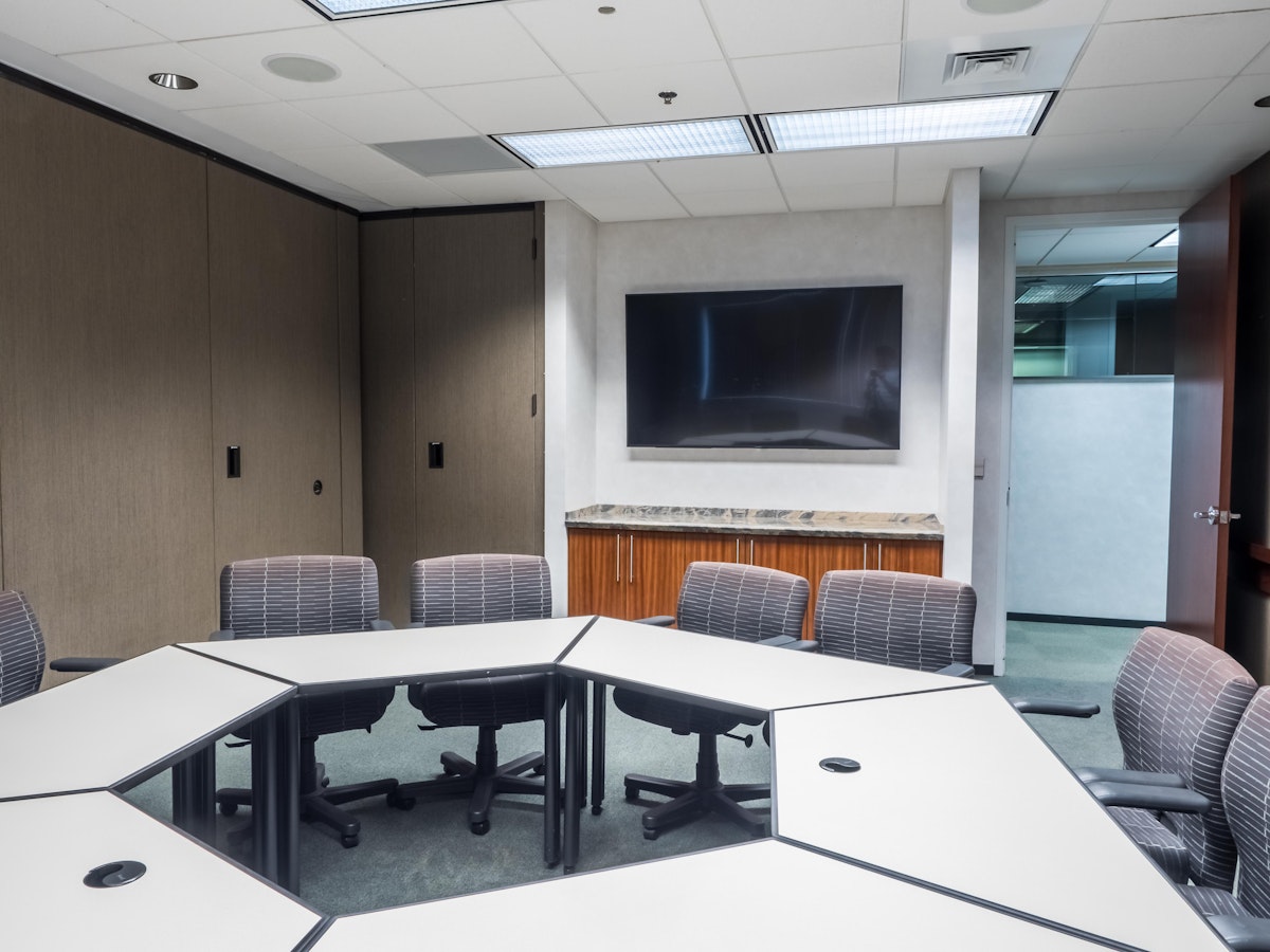Compact Meeting Space | Smart Systems