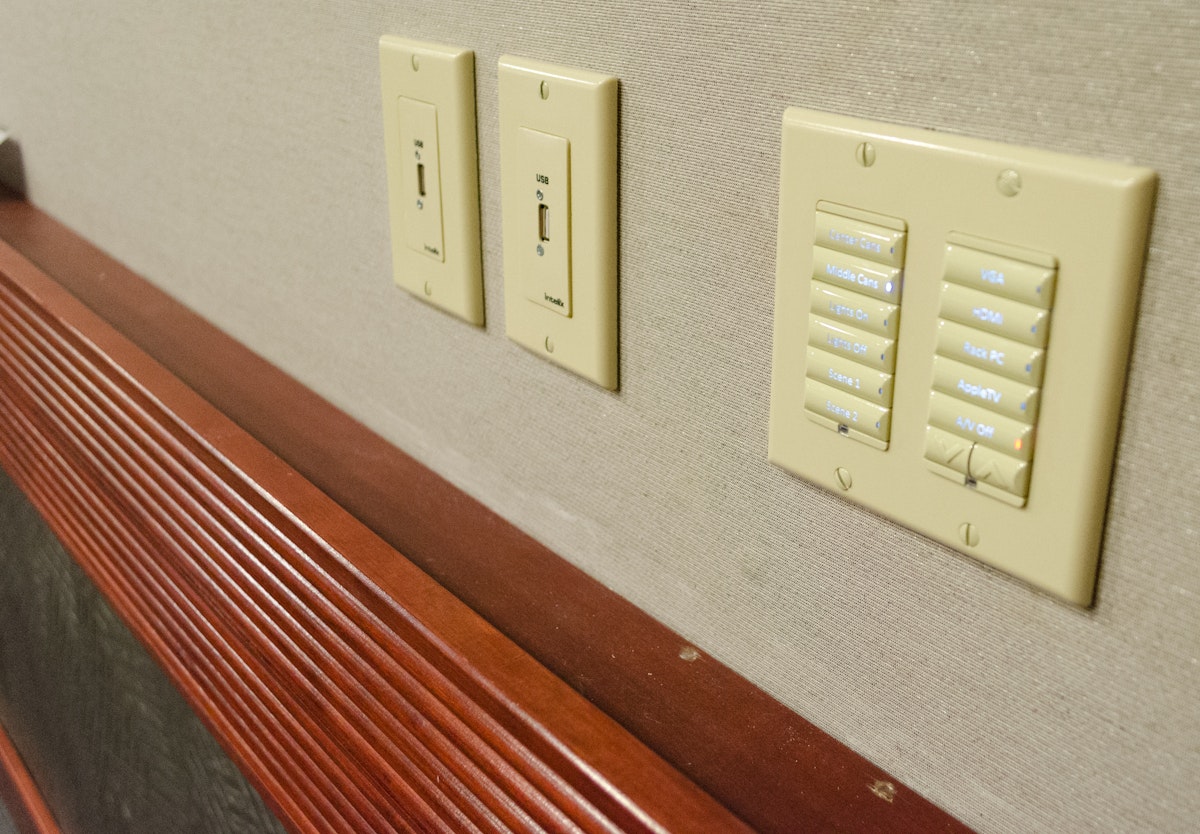 Large Projection Conference Room | Smart Systems